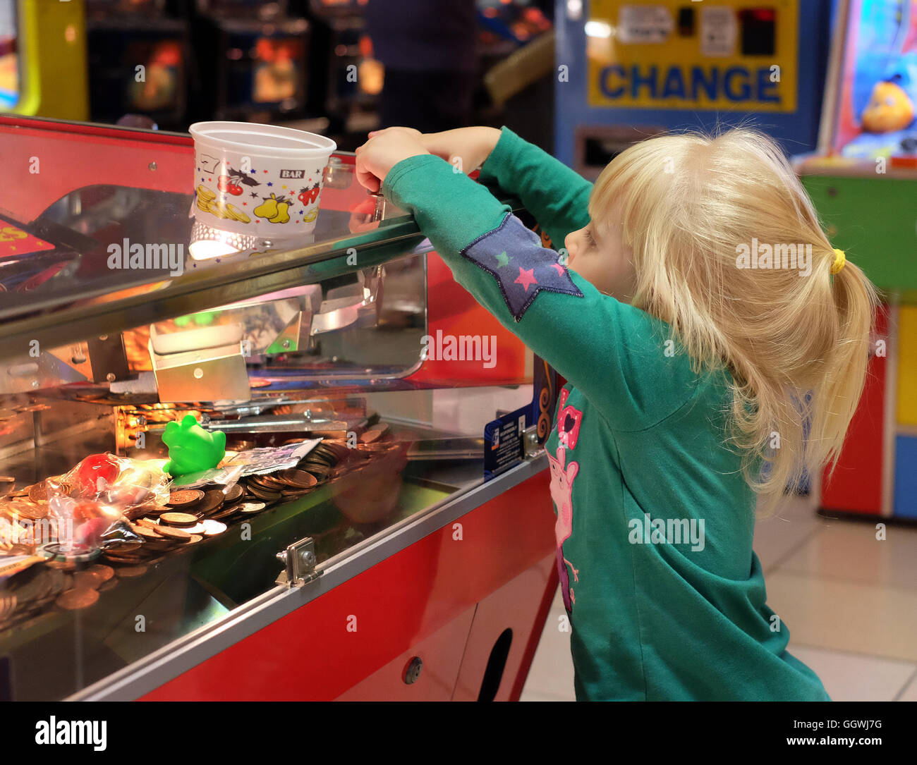 Machine putting hi-res stock photography and images - Alamy