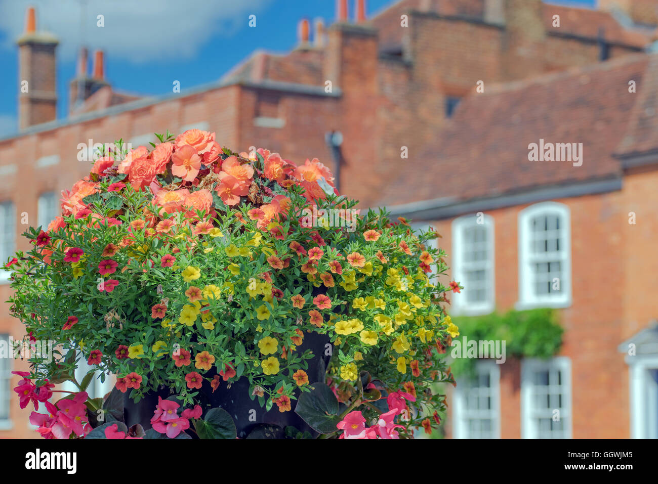 Summer flowers in the historic Castle Street in Farnham, Surrey Stock ...