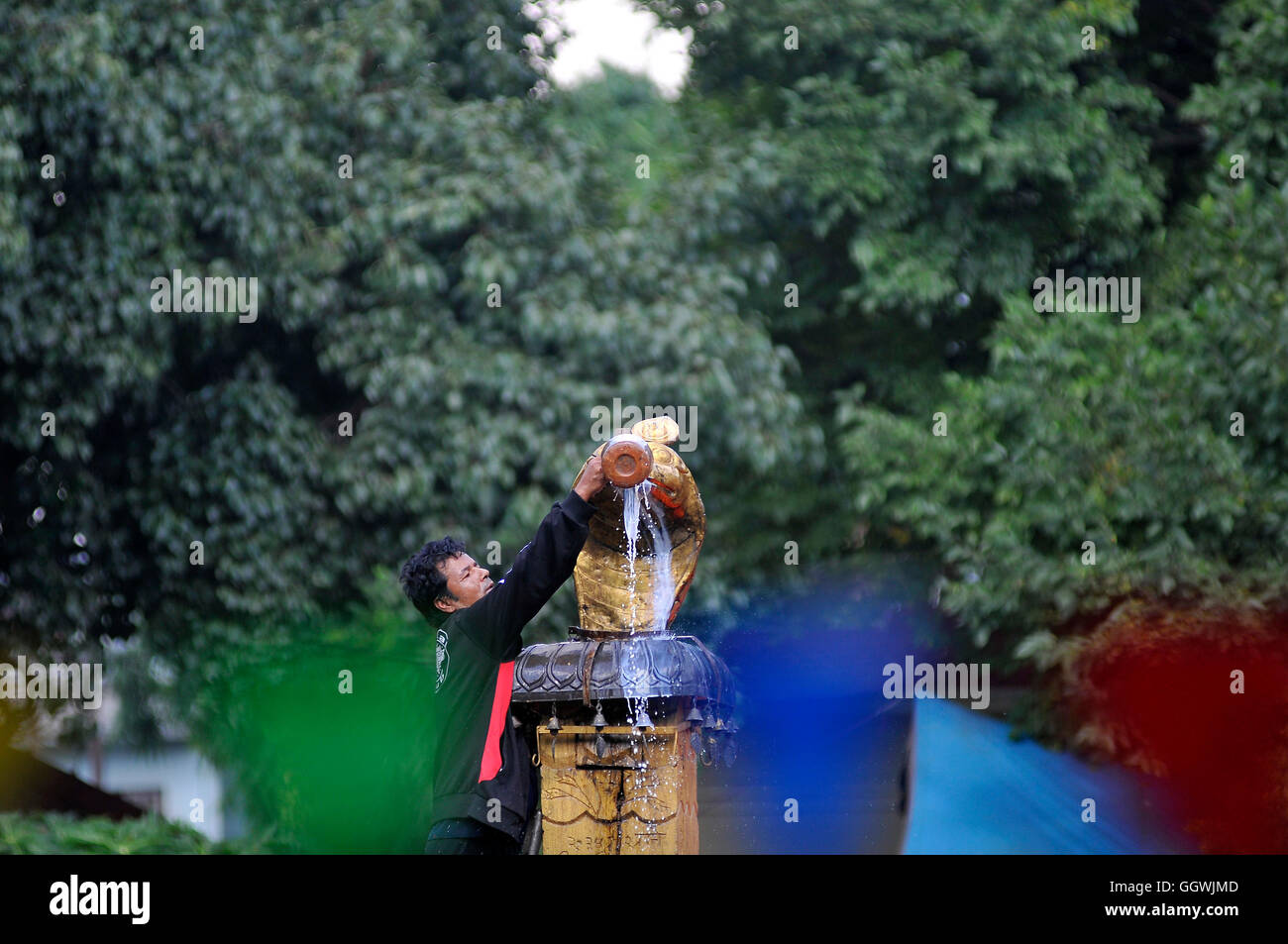Shiva milk offering hi-res stock photography and images - Alamy