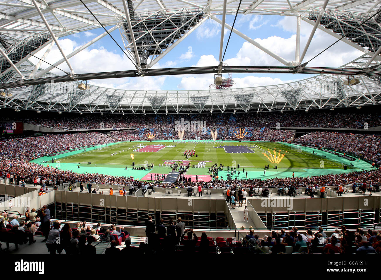 Football fireworks london hi-res stock photography and images - Alamy