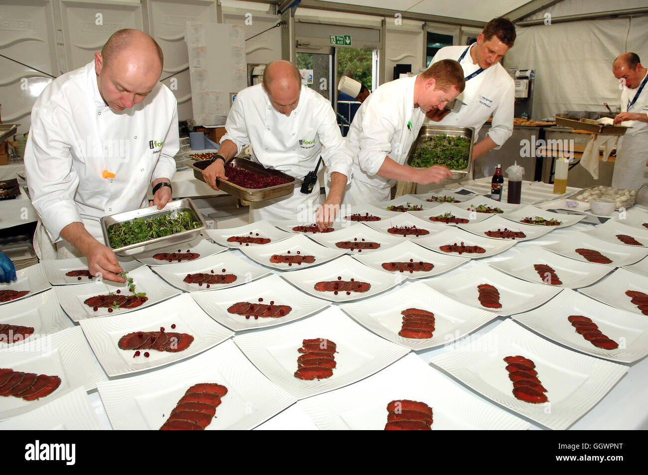 Plating up hi-res stock photography and images - Alamy