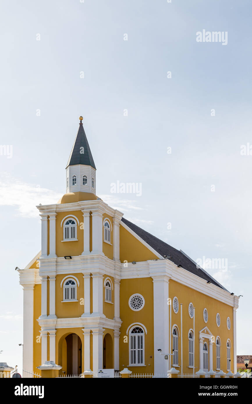 White stucco church hi-res stock photography and images - Alamy