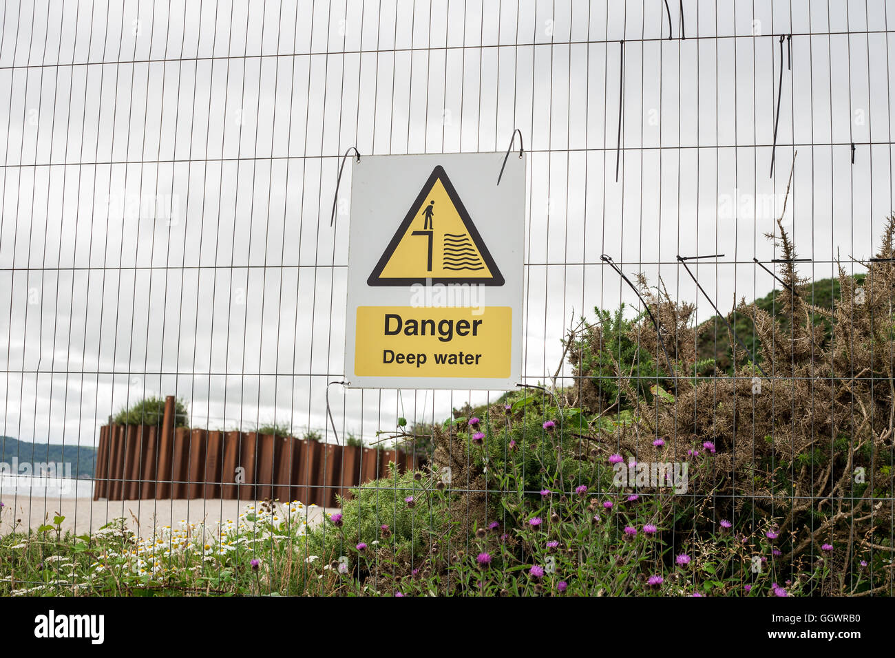Danger deep water signage hi-res stock photography and images - Alamy