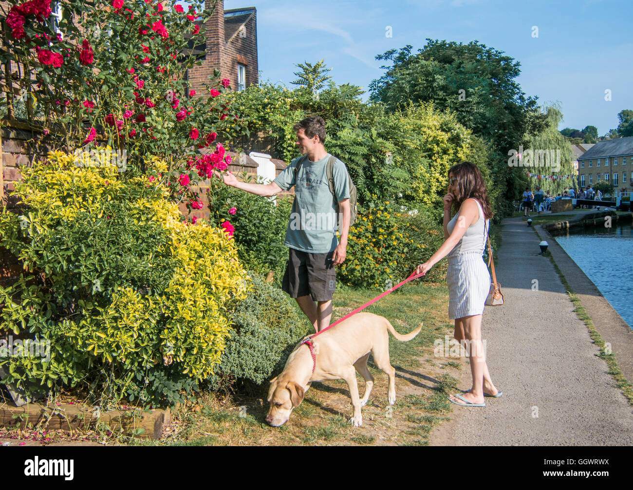 Canal side walks hi-res stock photography and images - Alamy