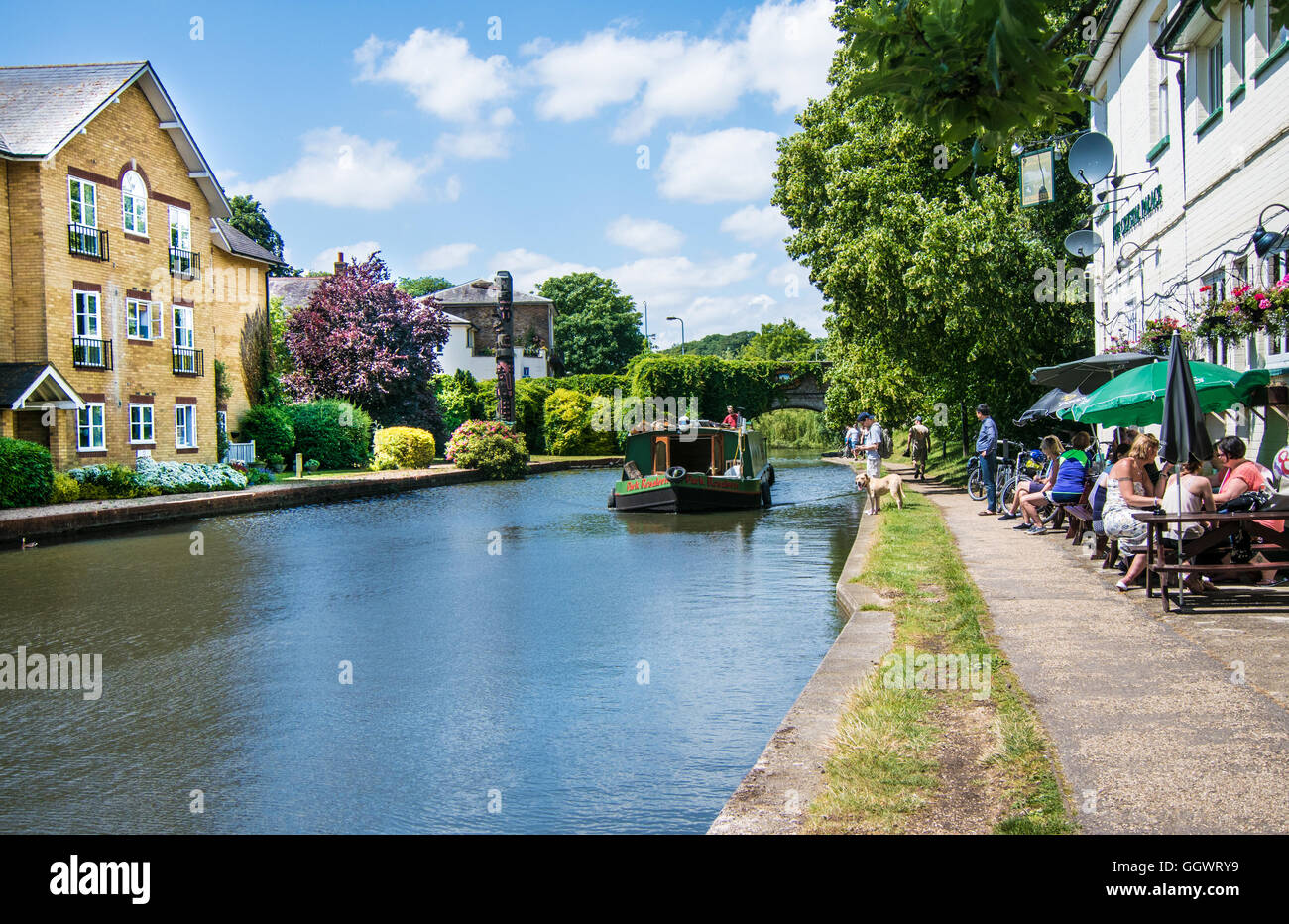 Houseboat on Union Canal - Berkhamsted, borough of Dacorum ...