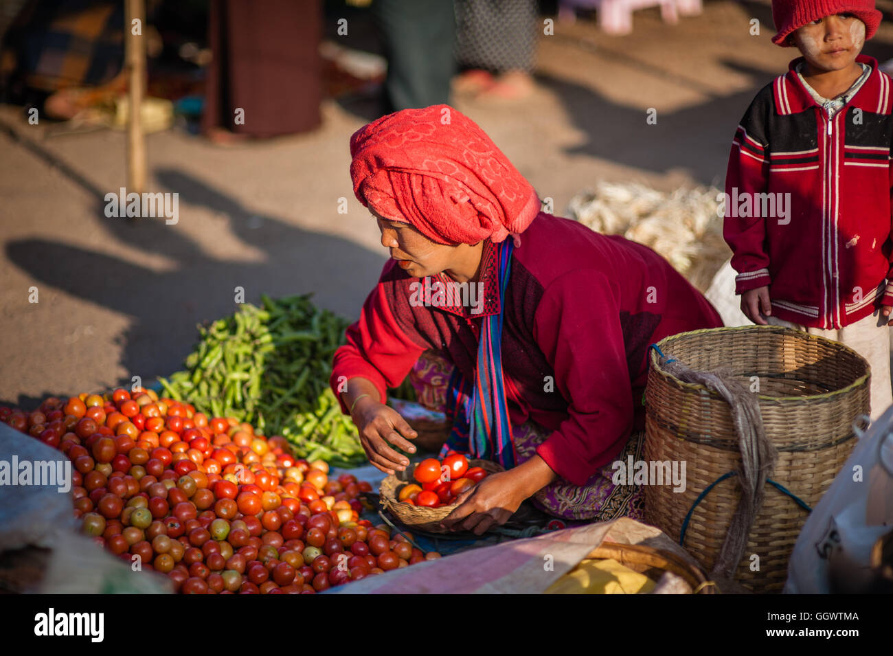 Boy selling tomatoes hi-res stock photography and images - Alamy