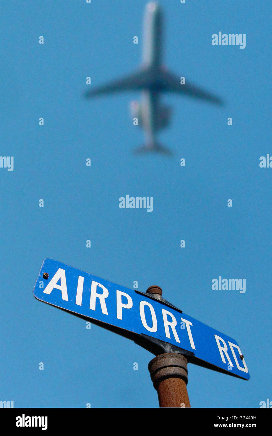 Airport road sign hi-res stock photography and images - Alamy