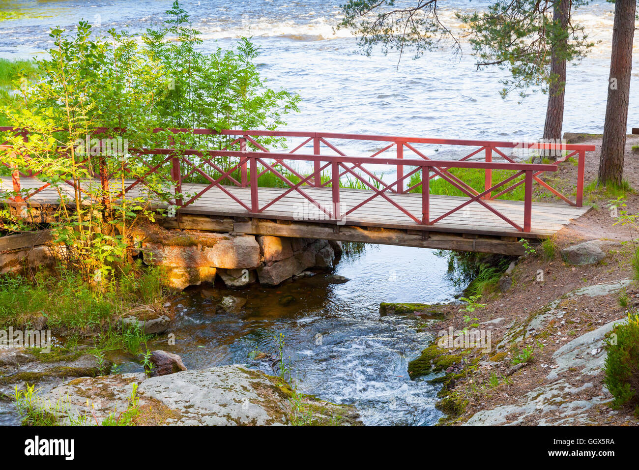 Small countryside bridge hi-res stock photography and images - Alamy