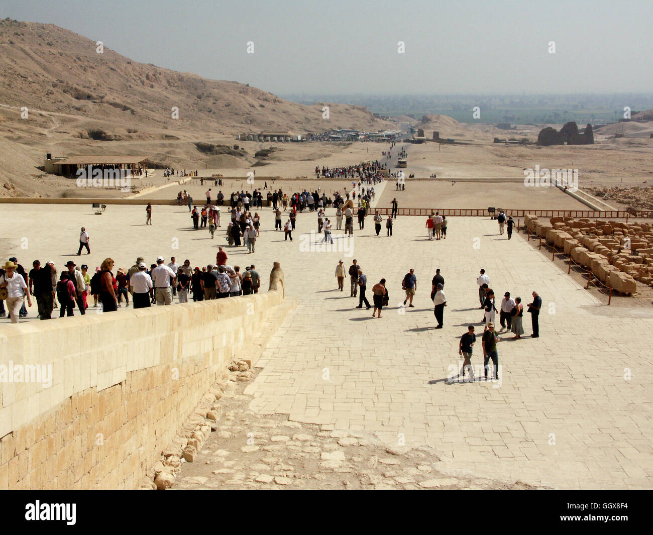 Hatshepsut causeway hi-res stock photography and images - Alamy