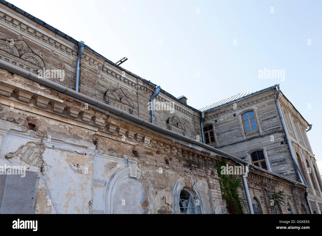 old crumbling building Stock Photo - Alamy