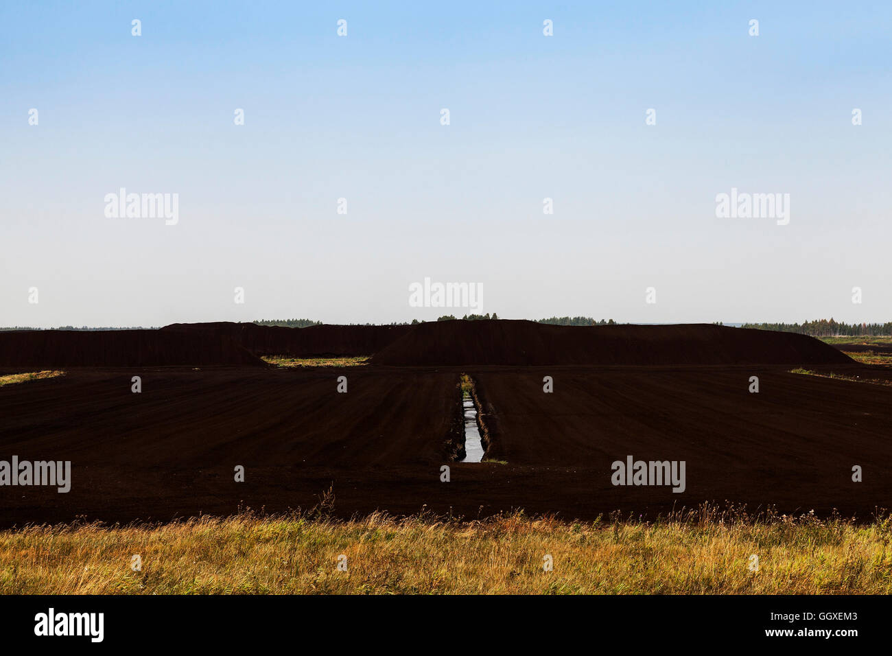 extraction of peat Stock Photo - Alamy