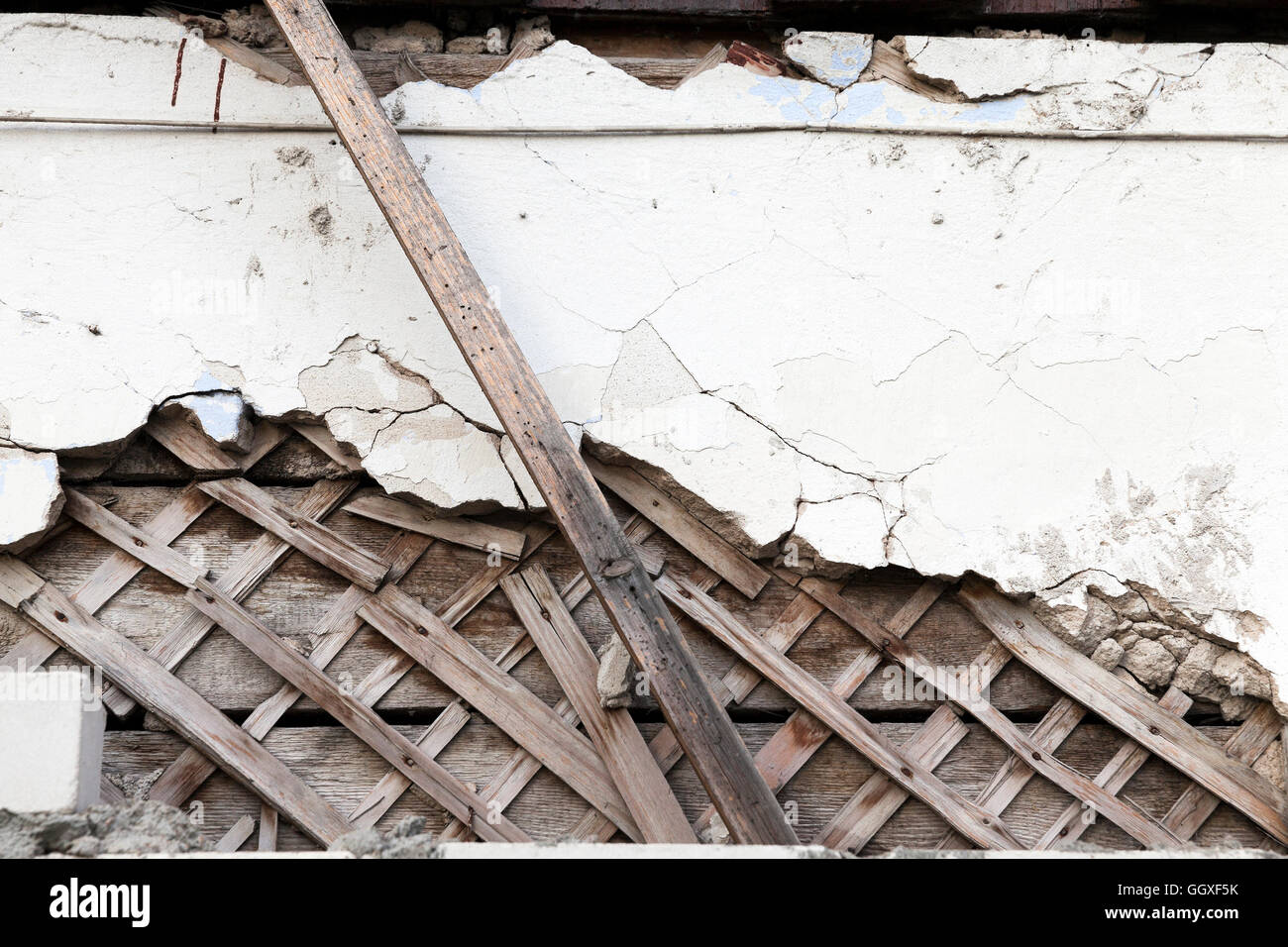 Collapsing building hi-res stock photography and images - Alamy
