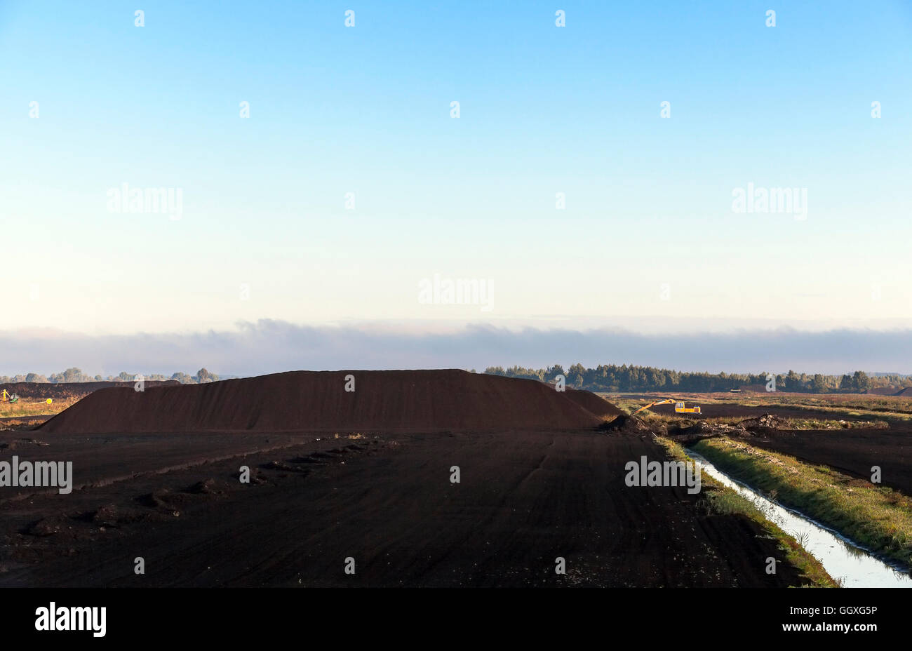 extraction of peat Stock Photo - Alamy