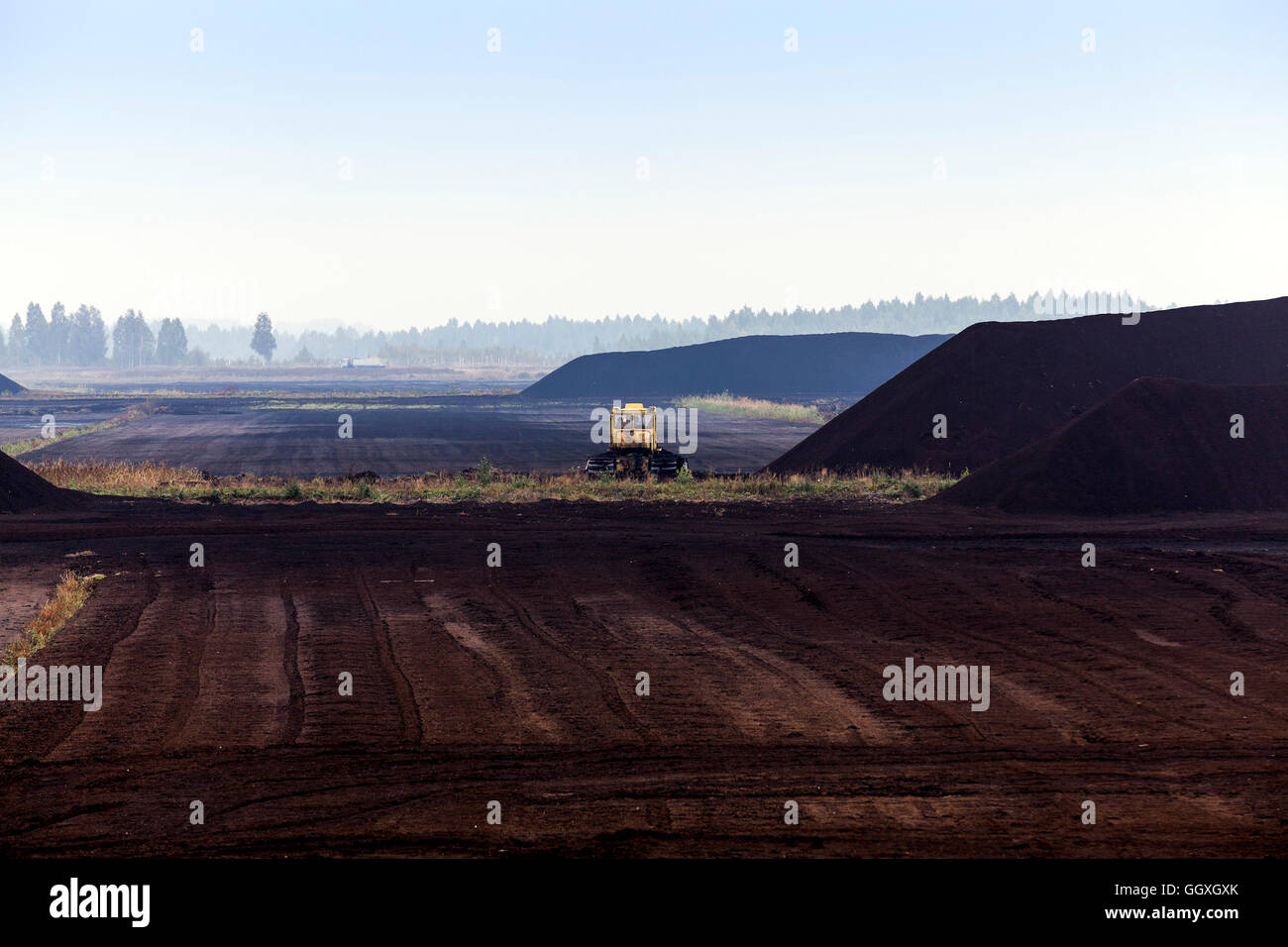 extraction of peat Stock Photo - Alamy