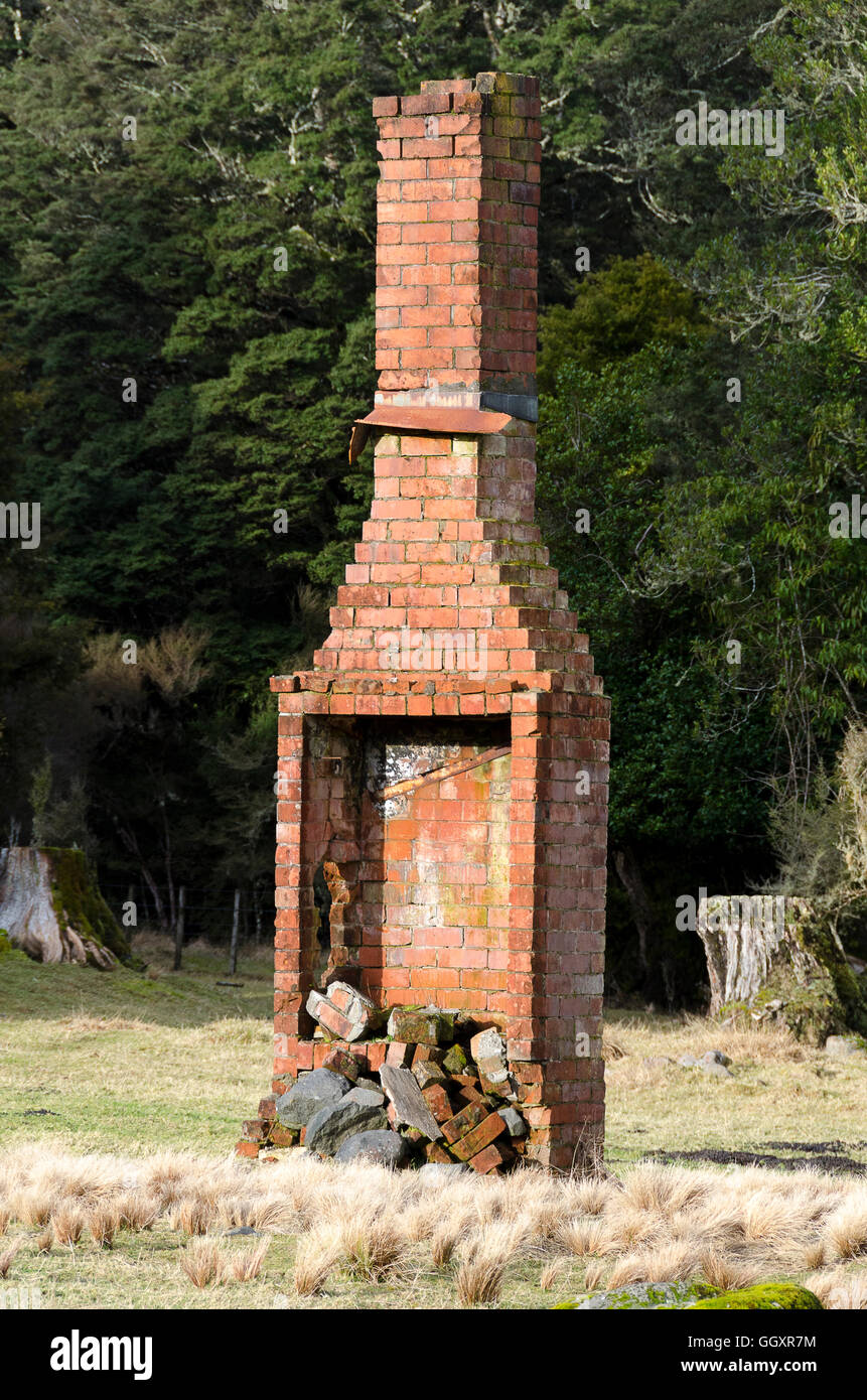 Old chimney abandoned house hi-res stock photography and images - Alamy