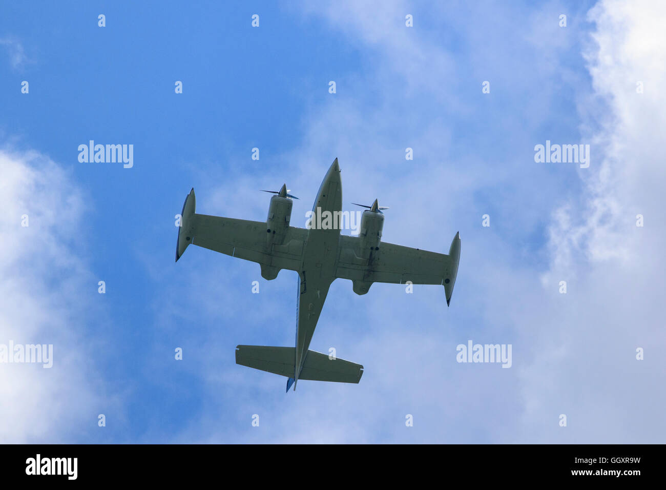 Blue cessna hi-res stock photography and images - Alamy