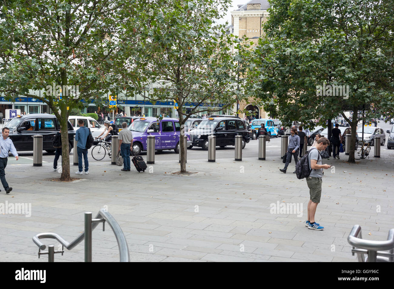 Crowd of people going to work hi-res stock photography and images - Alamy