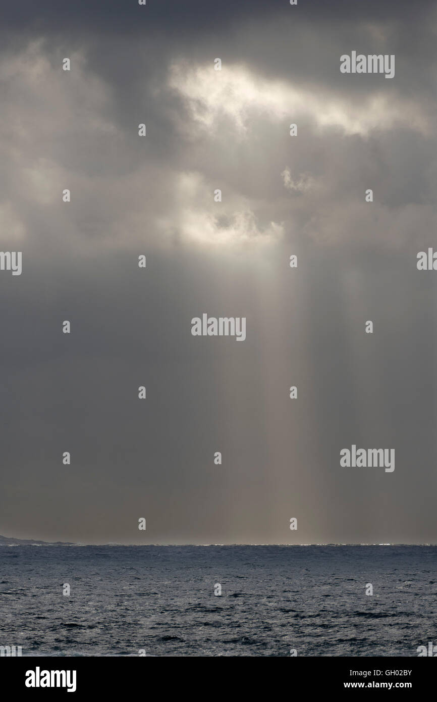 Grey ocean sky hi-res stock photography and images - Alamy