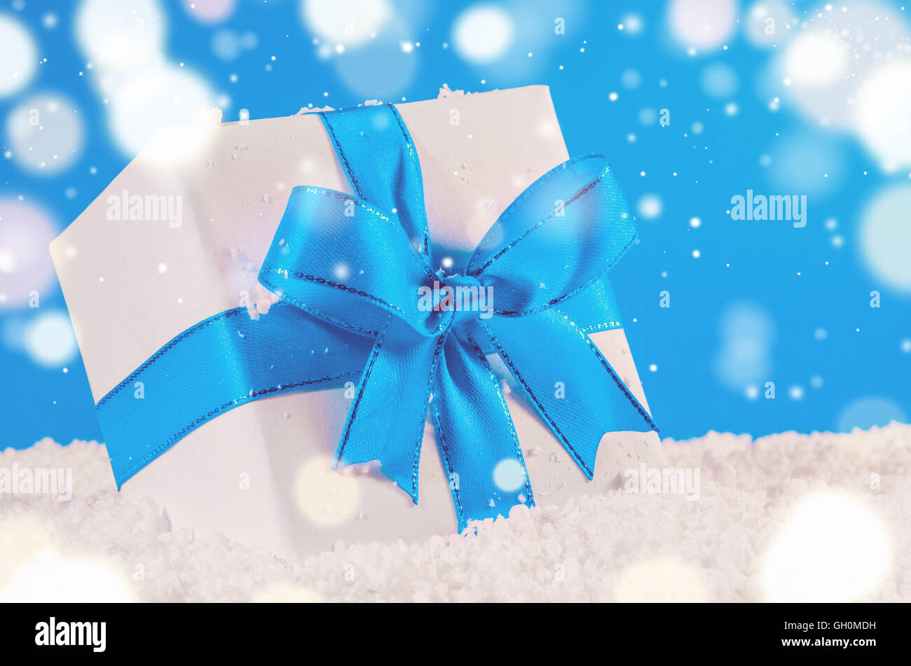 One christmas gift snow hi-res stock photography and images - Alamy