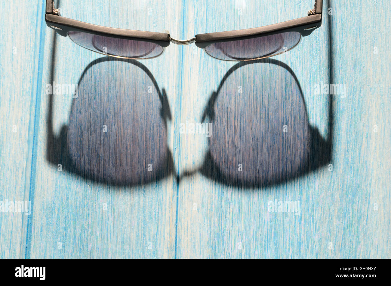 Sunglasses reflection on table hi-res stock photography and images - Alamy