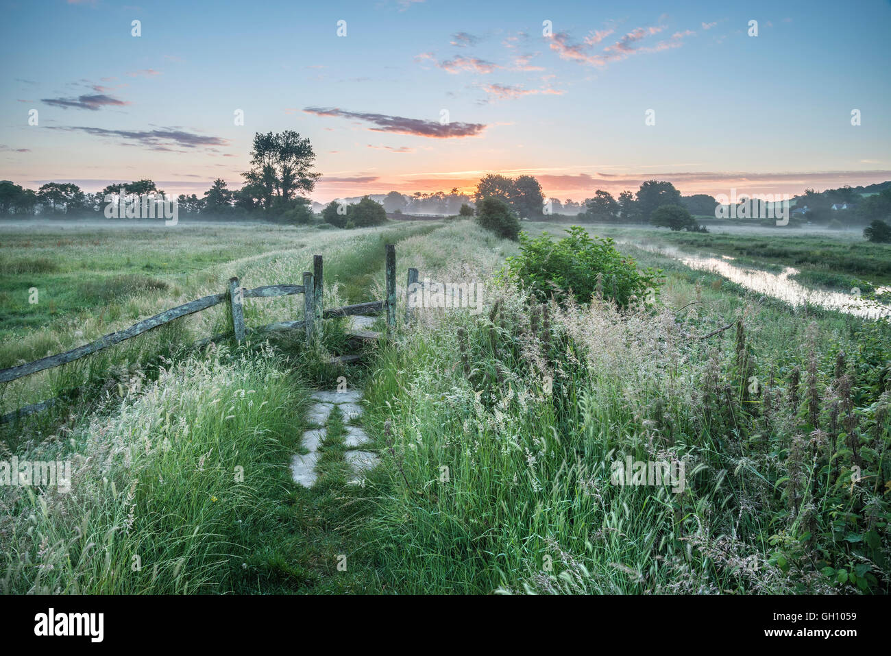 English countryside summer church hi-res stock photography and images ...