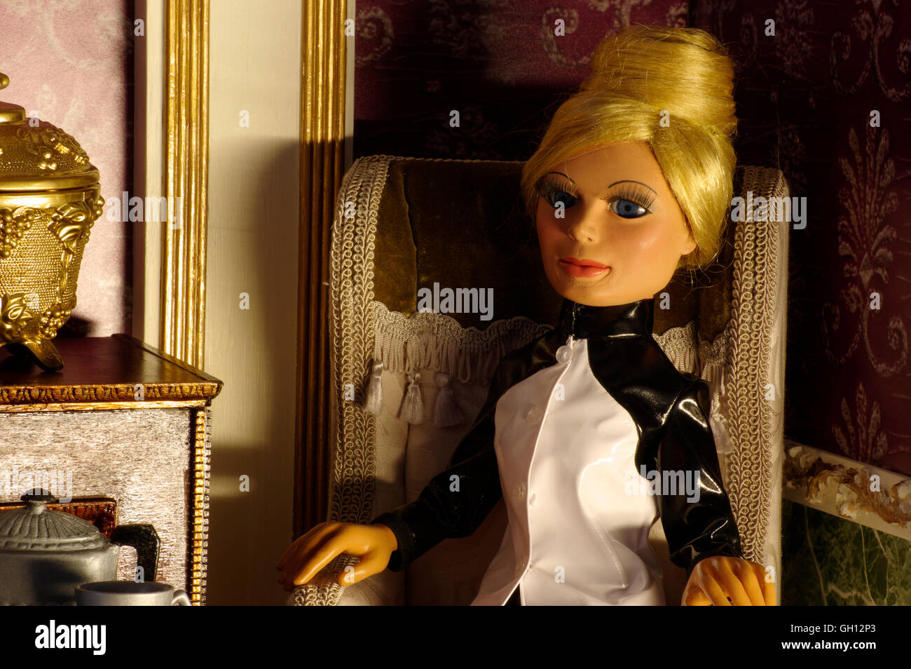 Lady penelope thunderbirds hi-res stock photography and images - Alamy