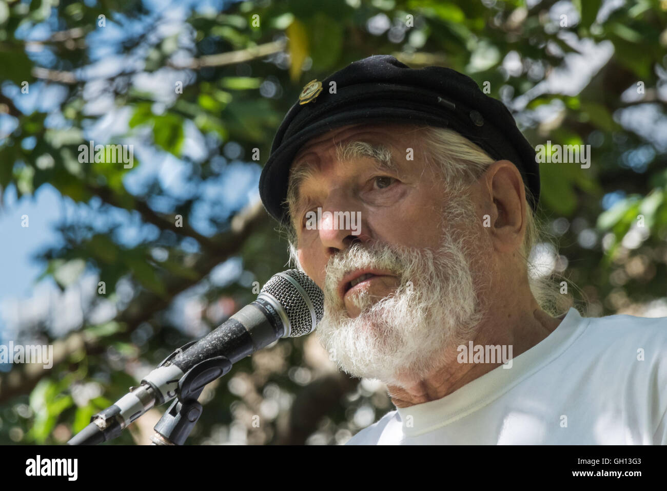 London, UK. 6th August 2016. Radical folk singer Jim Radford performs ...