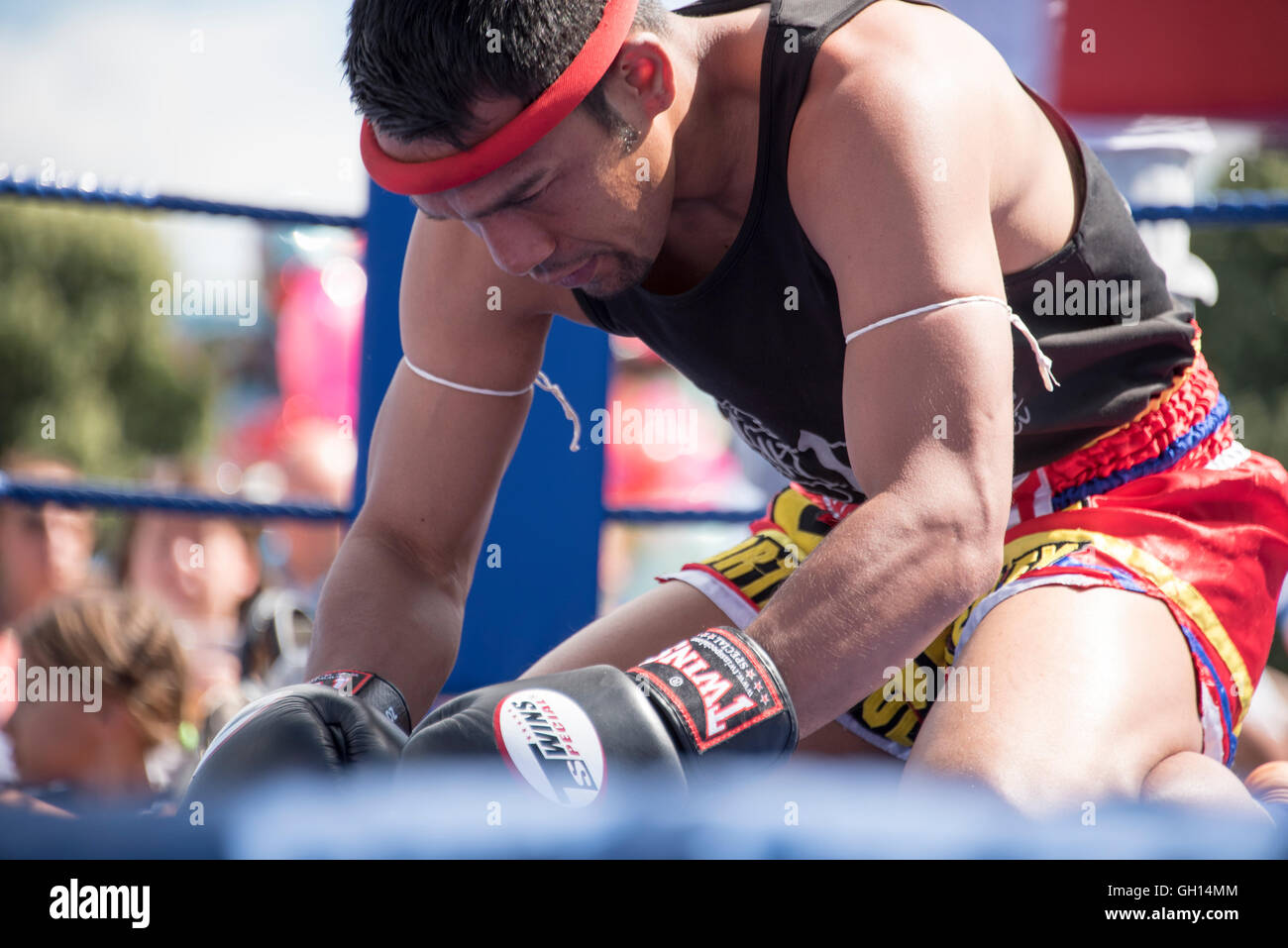 Cambridge, UK. 07th Aug, 2016. Thai boxer performing Wai Kru Ram Muay ...