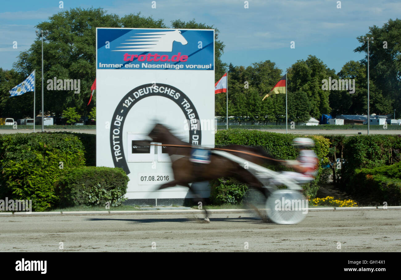Berlin-Marienfelde, Germany. 07th Aug, 2016. A harness racer passes the ...