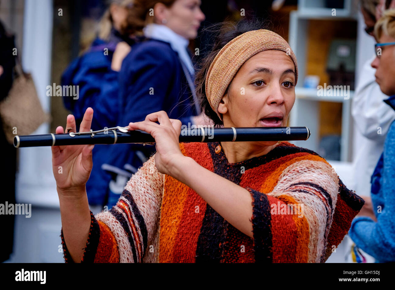 Edinburgh, Scotland, UK. 7th August, 2016. Performers from Fringe shows ...