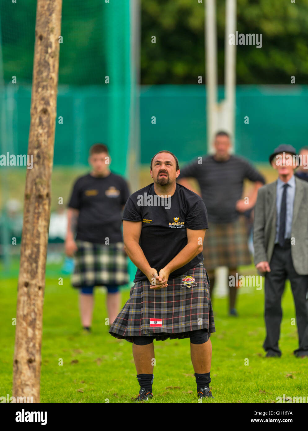 Moray, UK. 06th Aug, 2016. his is the Tossing of the Caber at the ...