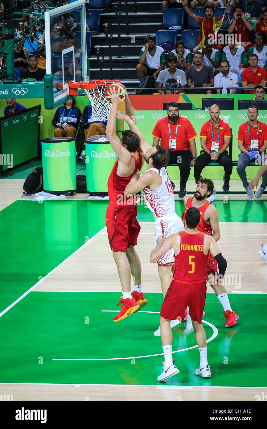 Rio olympics basketball dunk hi-res stock photography and images - Alamy