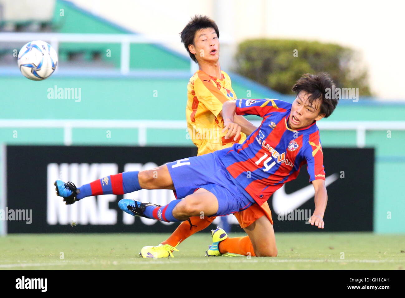 Tokyo, Japan. 4th Aug, 2016. (L-R) Yugo Tatsuta (S-Pulse), Takuya ...