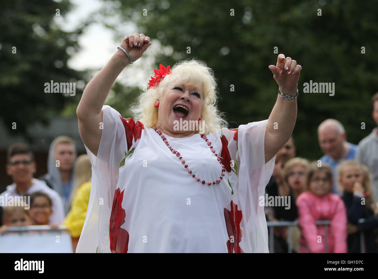 Bottrop, Germany. 6th Aug, 2016. Jury member Eva Jacobs posing with her ...