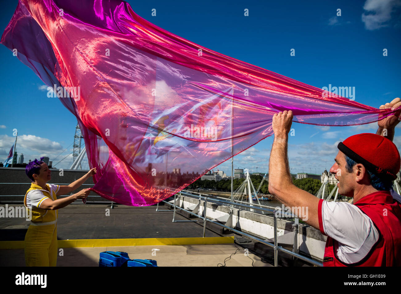 London, UK. 8th August, 2016. New York Clown Duo ‘Acrobuffos’ perform ...