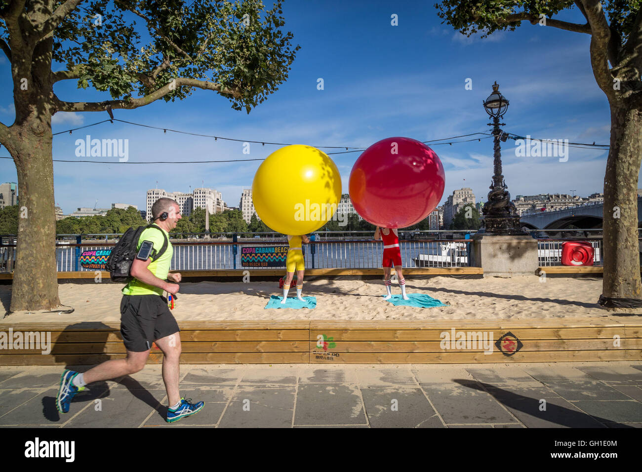 London, UK. 8th August, 2016. New York Clown Duo ‘Acrobuffos’ perform ...
