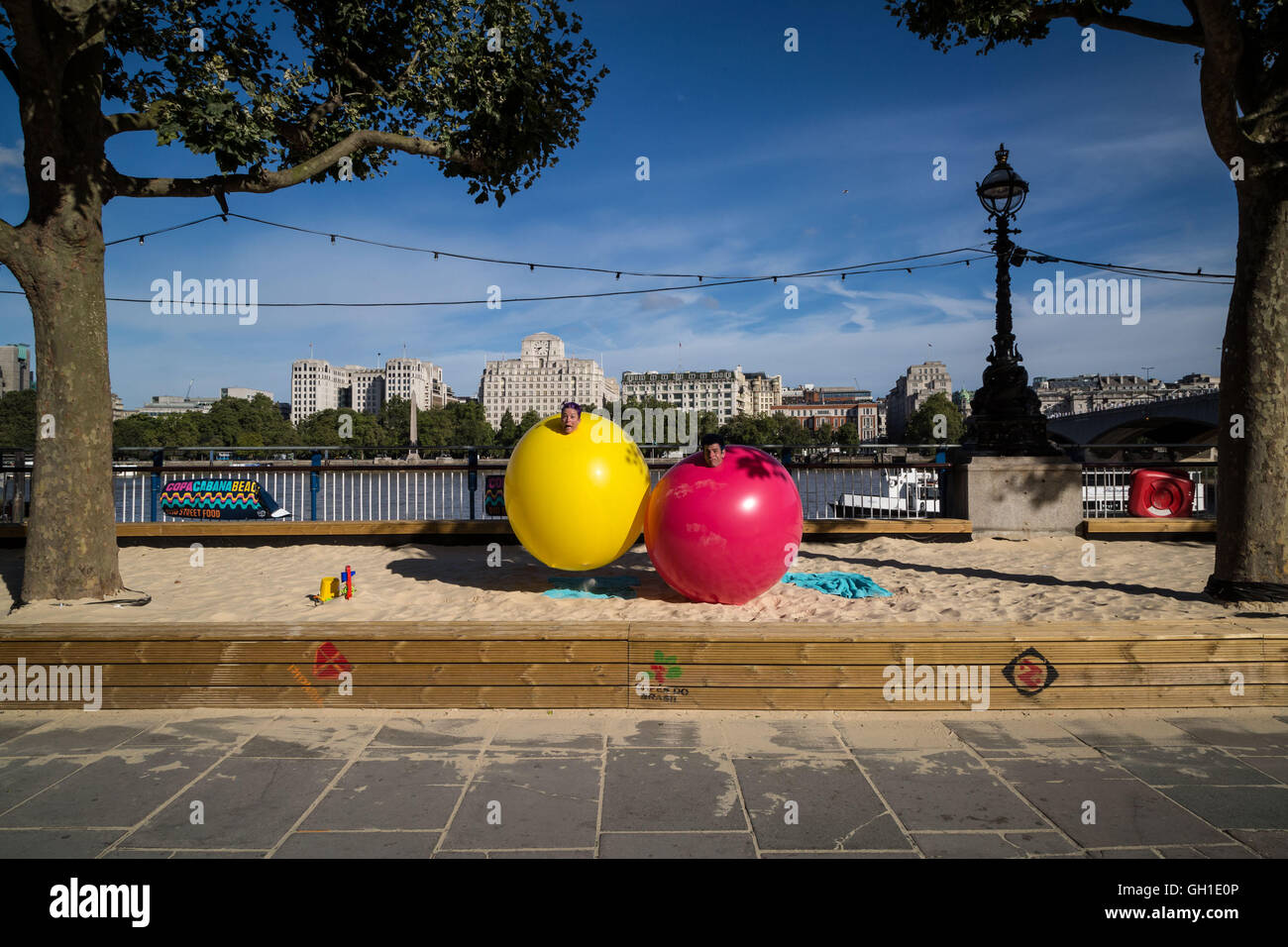 London, UK. 8th August, 2016. New York Clown Duo ‘Acrobuffos’ perform ...