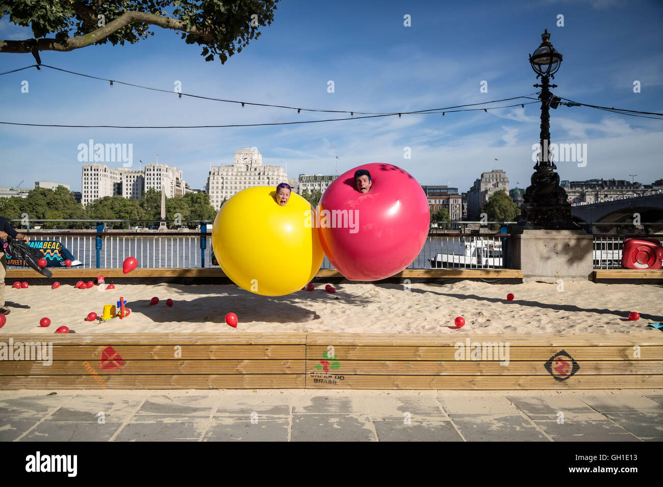 London, UK. 8th August, 2016. New York Clown Duo ‘Acrobuffos’ perform ...