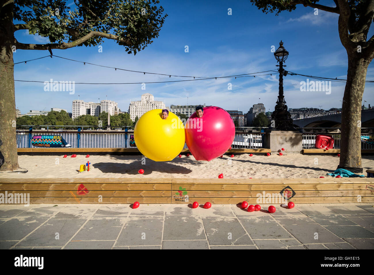 London, UK. 8th August, 2016. New York Clown Duo ‘Acrobuffos’ perform ...