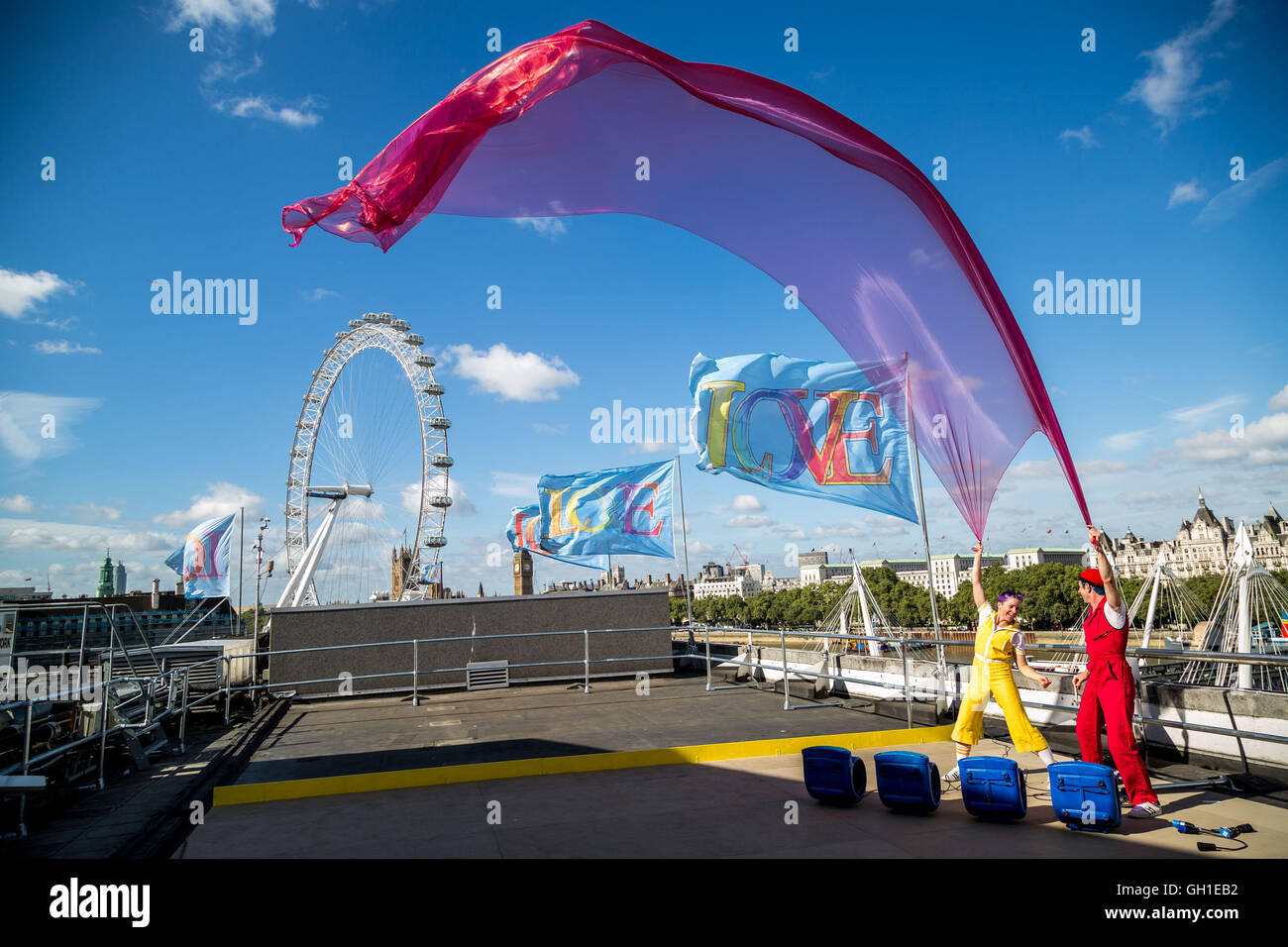 London, UK. 8th August, 2016. New York Clown Duo ‘Acrobuffos’ perform ...
