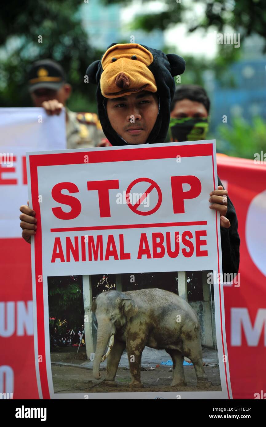 Jakarta, Indonesia. 8th Aug, 2016. An Indonesian activist wearing a ...