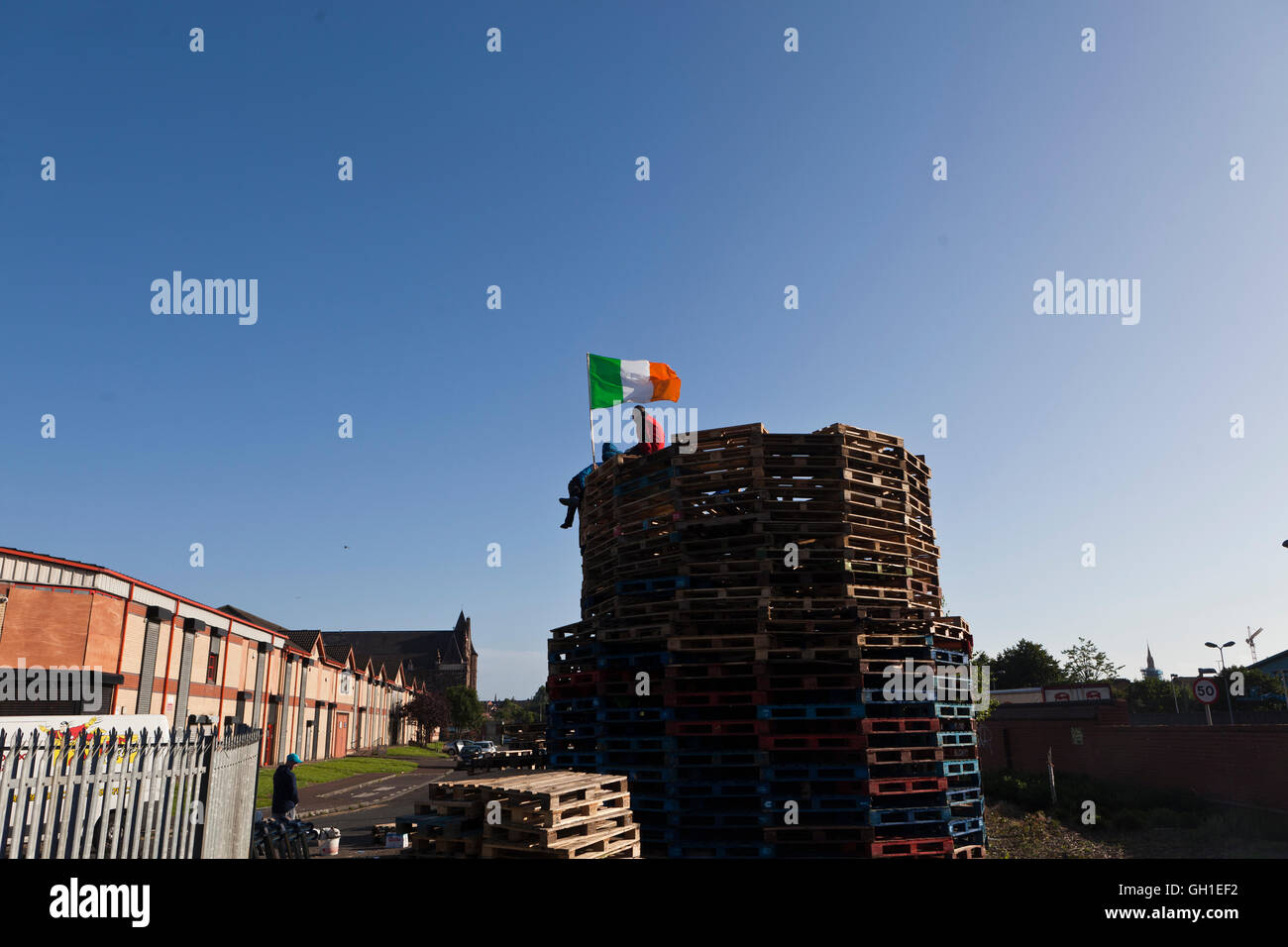 Irish republican youth hi-res stock photography and images - Alamy