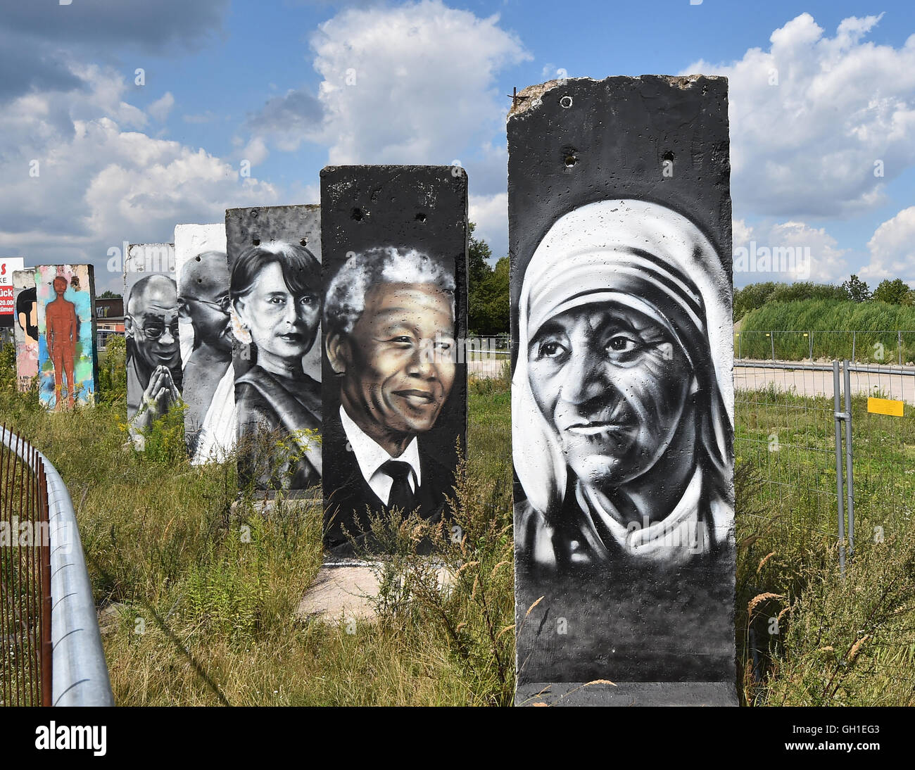 Teltow, Germany. 8th Aug, 2016. Parts of the Berlin wall painted with ...