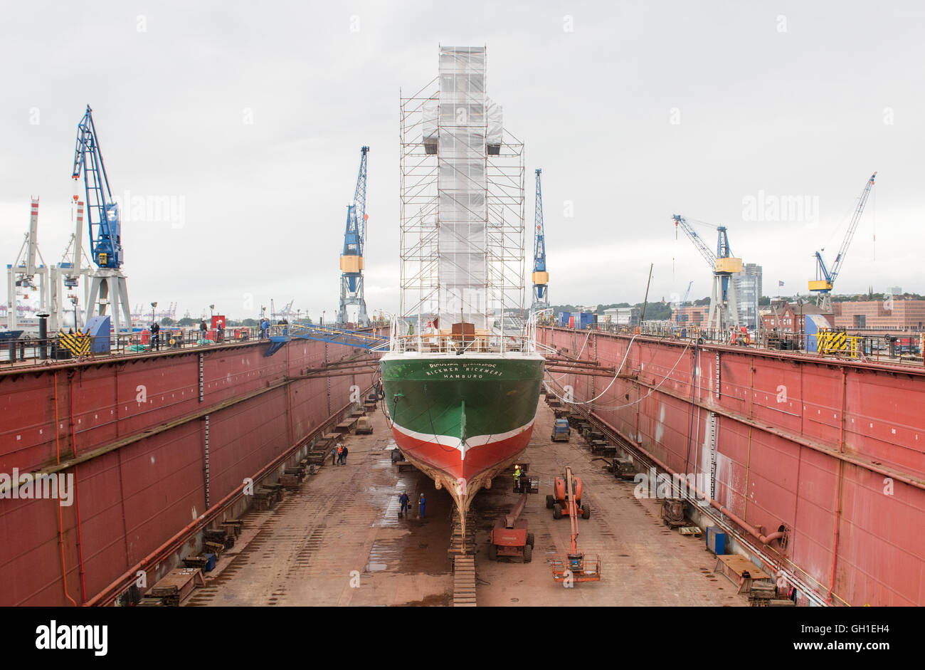 Hamburg, Germany. 8th Aug, 2016. The museum ship 'Rickmer Rickmers ...
