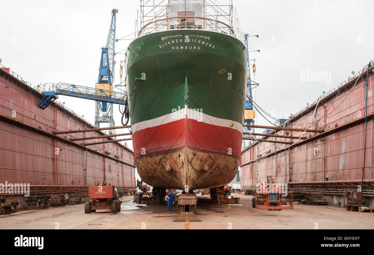 Hamburg, Germany. 8th Aug, 2016. The museum ship 'Rickmer Rickmers ...