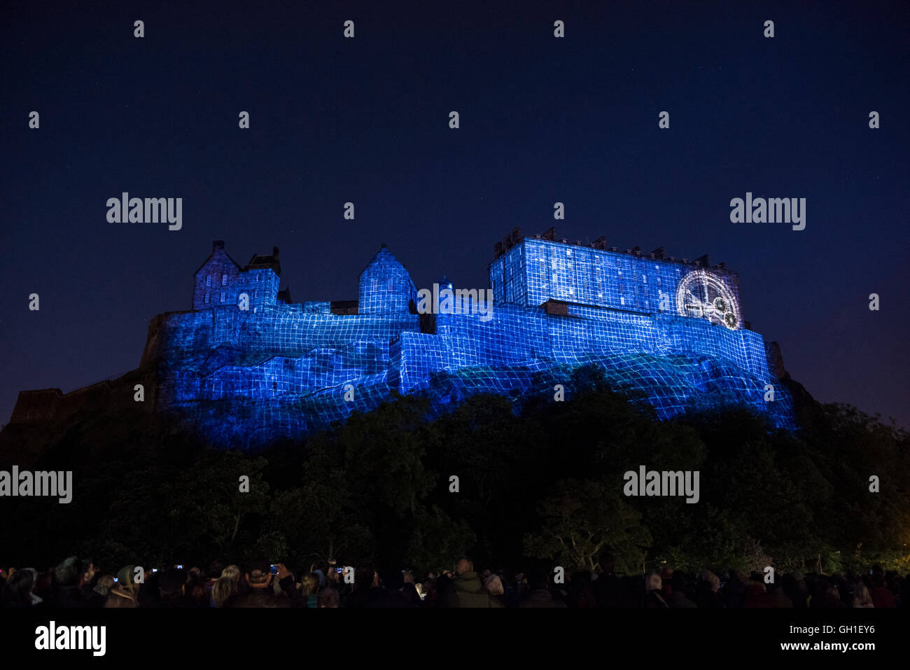 Edinburgh castle light show hi-res stock photography and images - Alamy