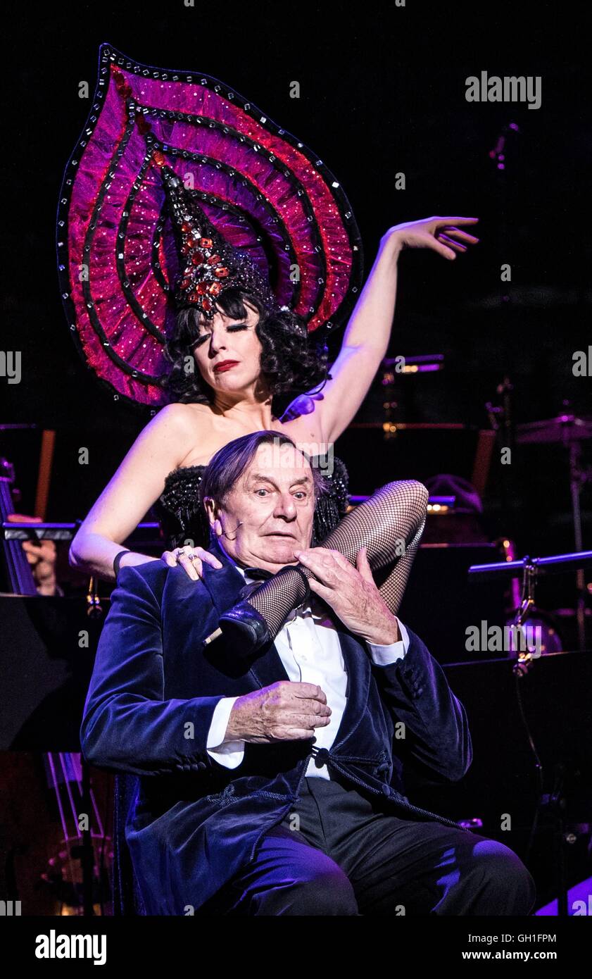 Edinburgh Uk 08th Aug 2016 Barry Humphries Weimar Cabaret As Part