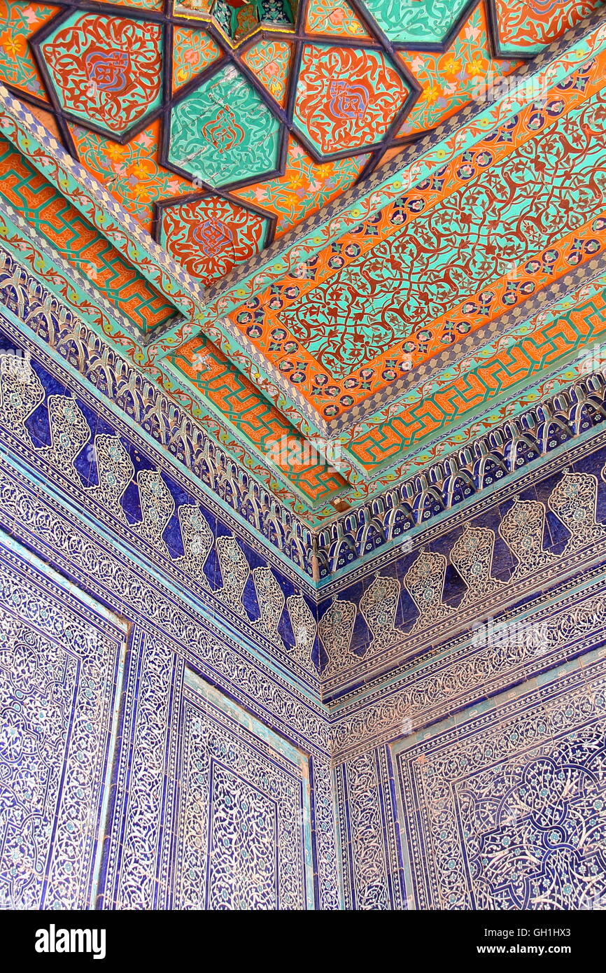 Detail of the ceiling and walls in the courtyard of Tosh Hovli palace ...