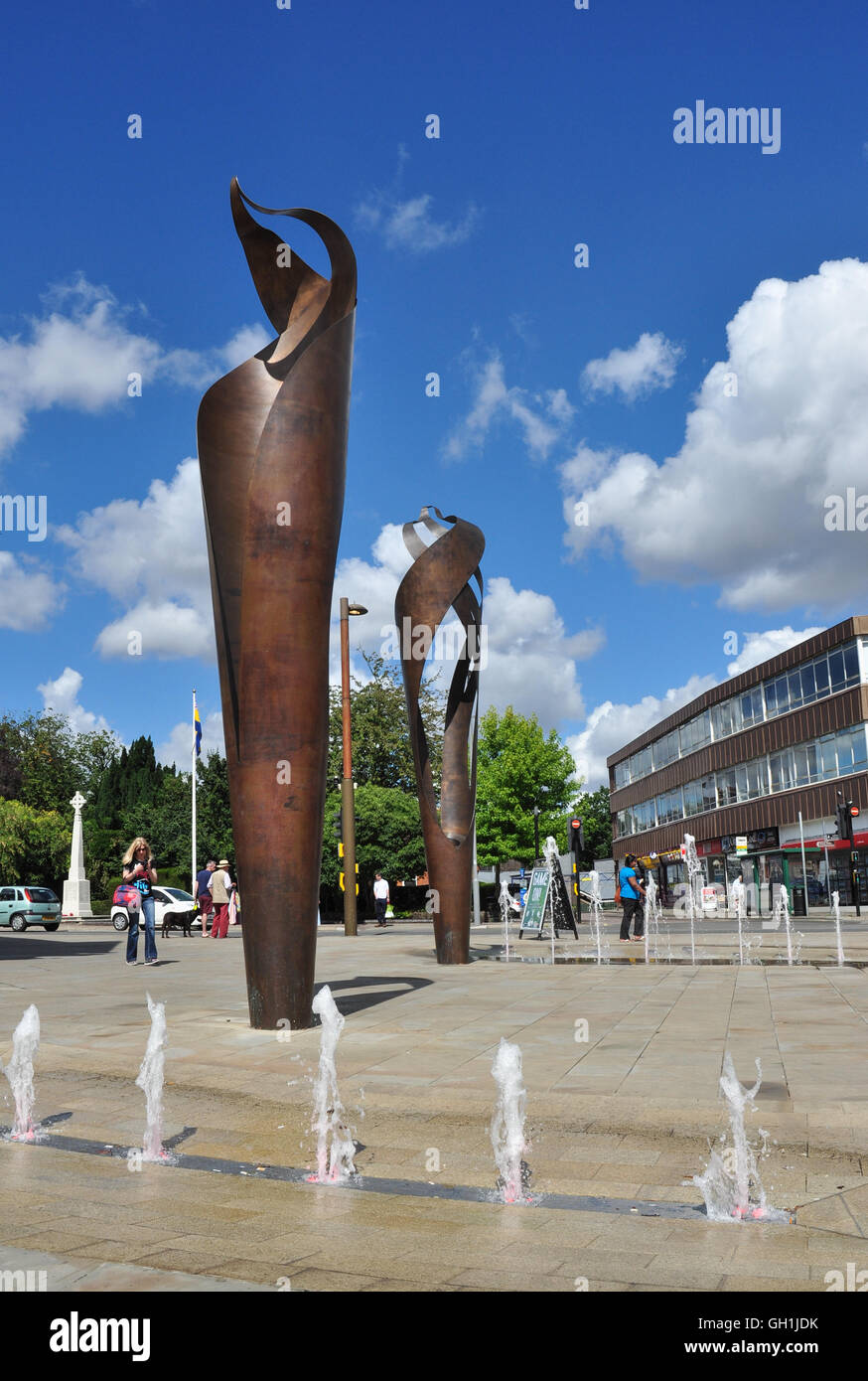 Sculptures and fountains in Colonnade Square, Letchworth Garden City ...