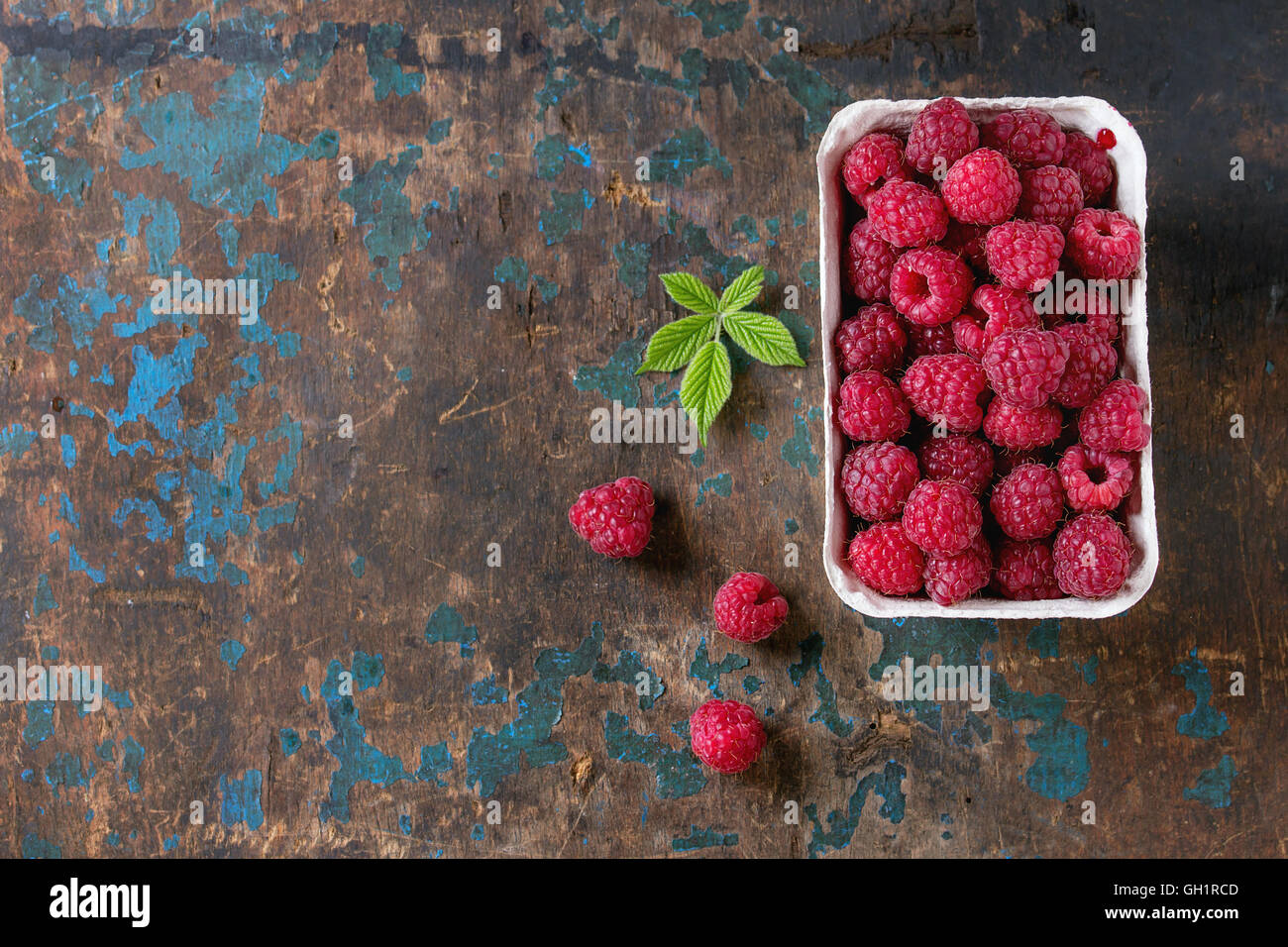 Box of raspberries Stock Photo - Alamy